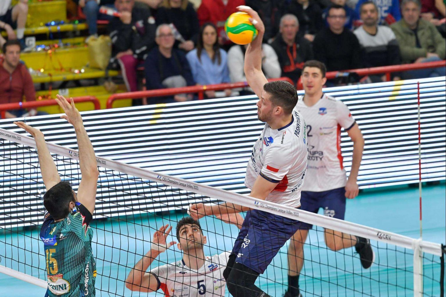 Middle Blocker In Volleyball: Top Skills And Responsibilities